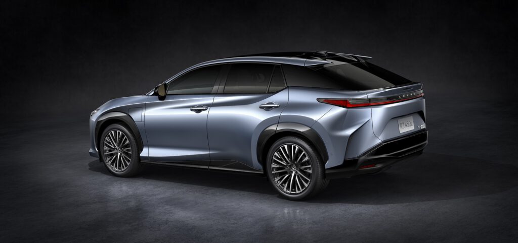 לקסוס משיקה את ה-RZ החשמלית - Plugmag